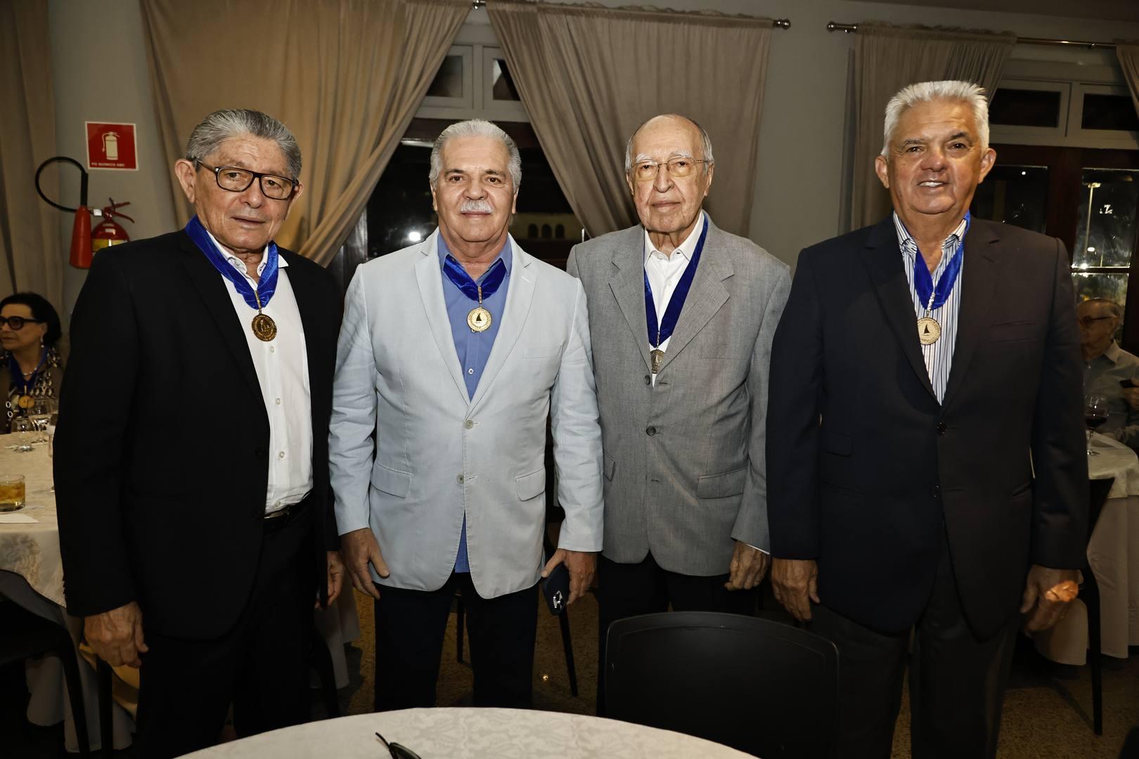 CAPTEI: Noite Literária no Ideal Clube Homenageia Lúcio Alcântara - Jeritza Gurgel - Diário do ...